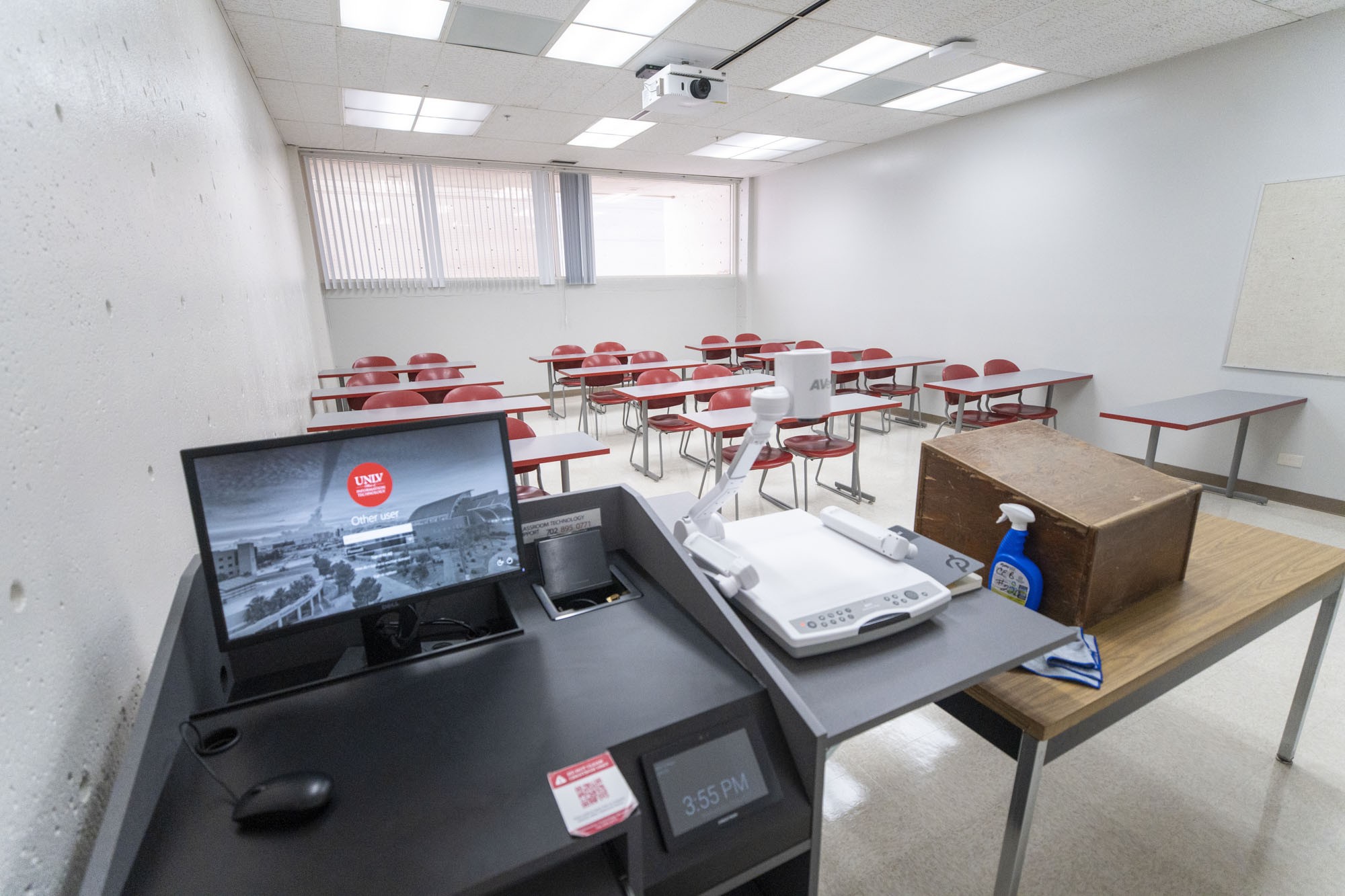 CEB 220 | Classrooms | UNLV Information Technology